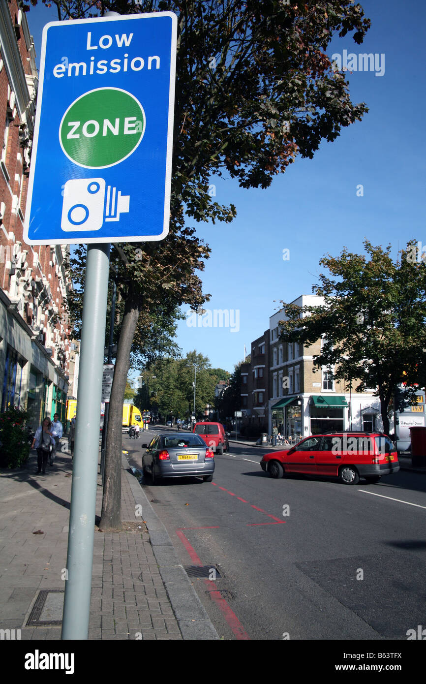 London low emission zone sign hi-res stock photography and images - Alamy