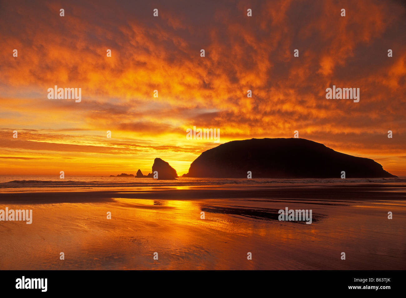 Sunset At Harris Beach State Park On The Southern Oregon Coast Stock