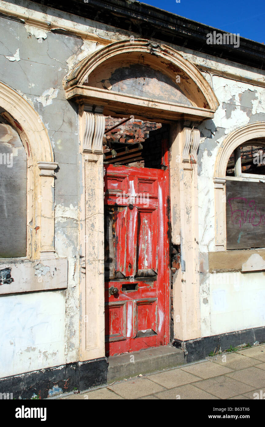 Derelict public house trafford park hi-res stock photography and images ...