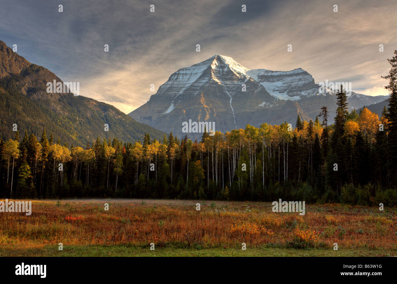 Mount robson autumn hi-res stock photography and images - Alamy