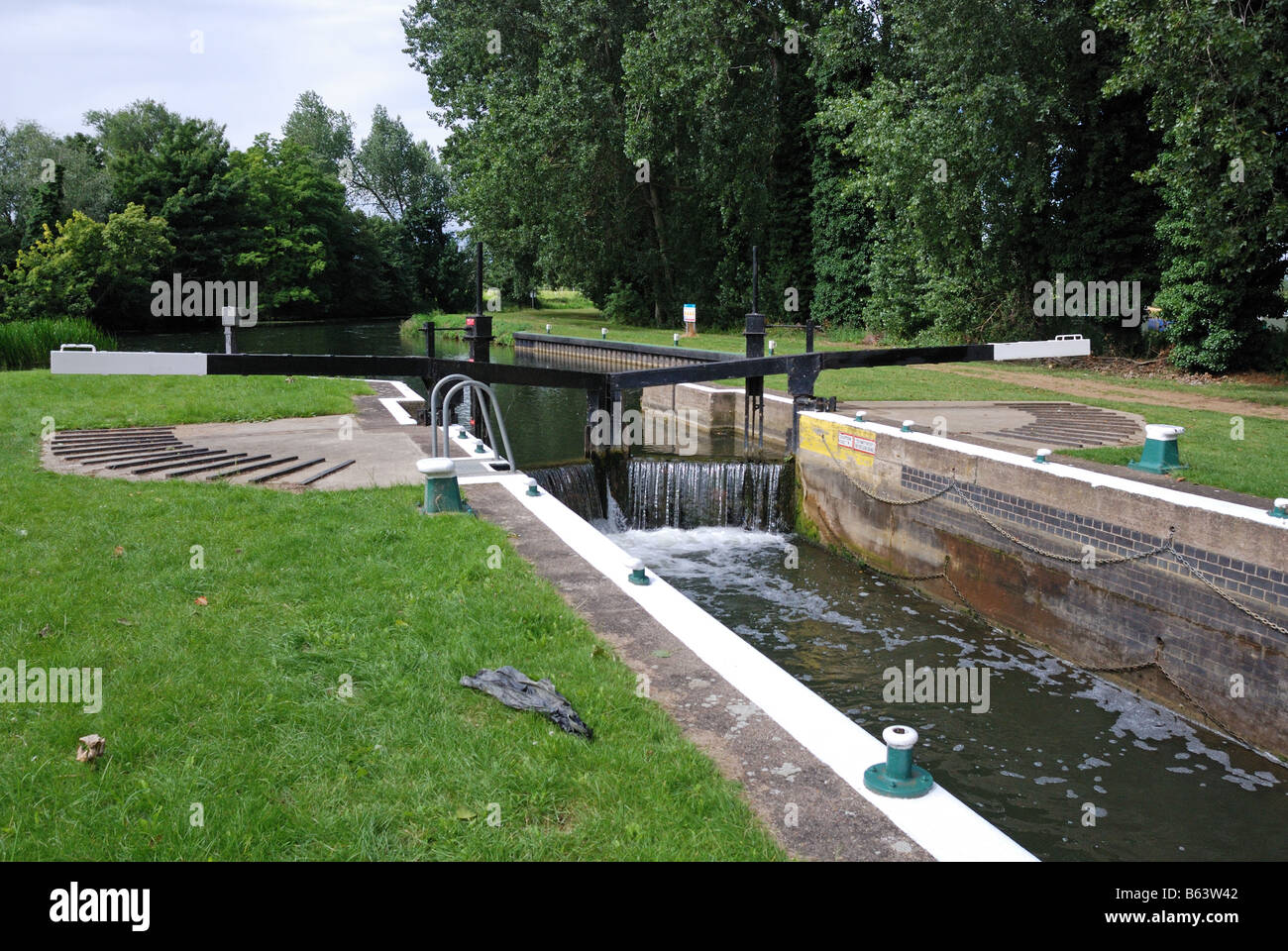 Clifford Hill Lock Lock number 5 This lock on the River Nene has a ...