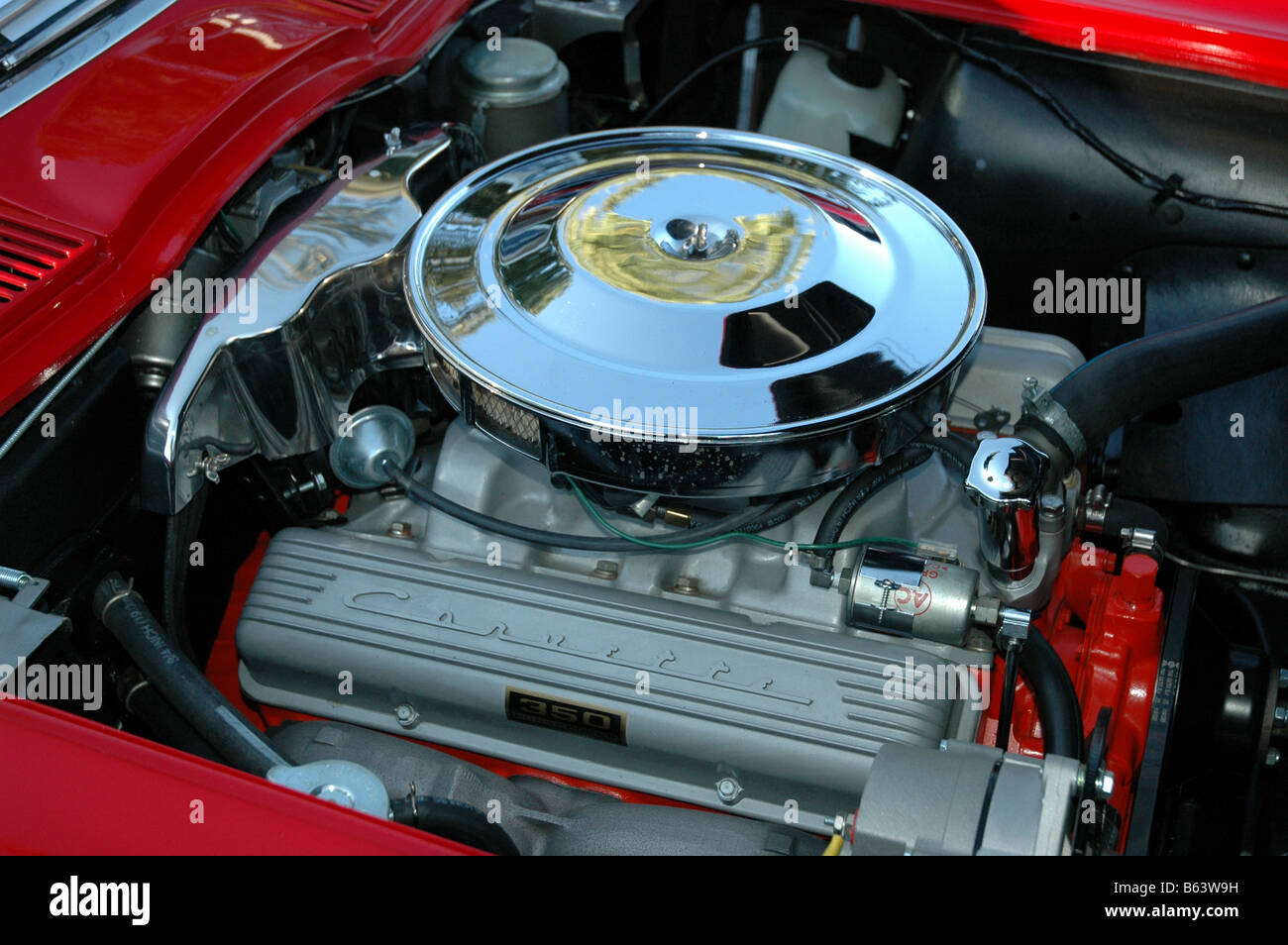 Vintage Corvette Engine Stock Photo - Alamy