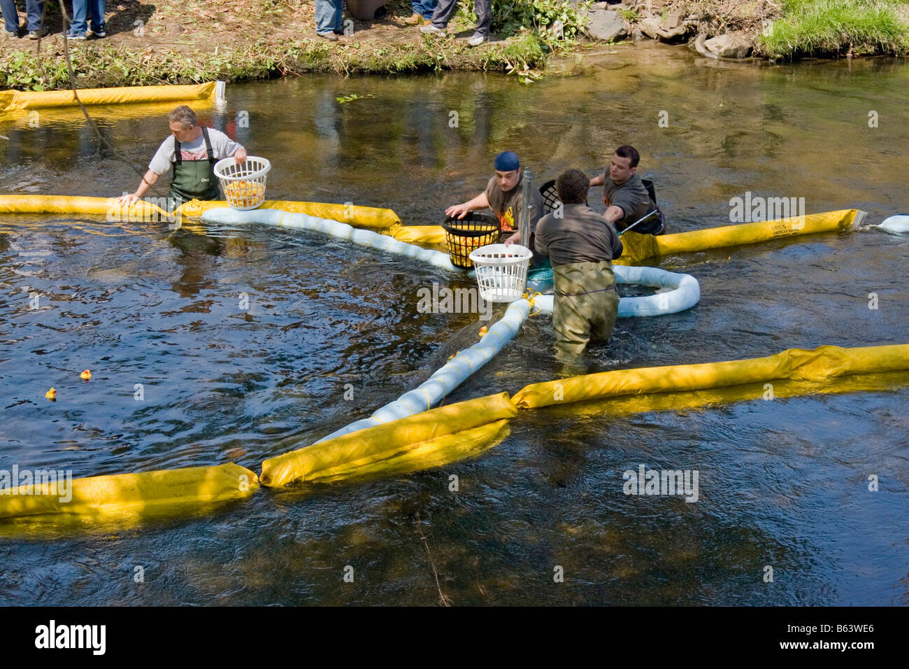 Rubber duck racing hi-res stock photography and images - Alamy
