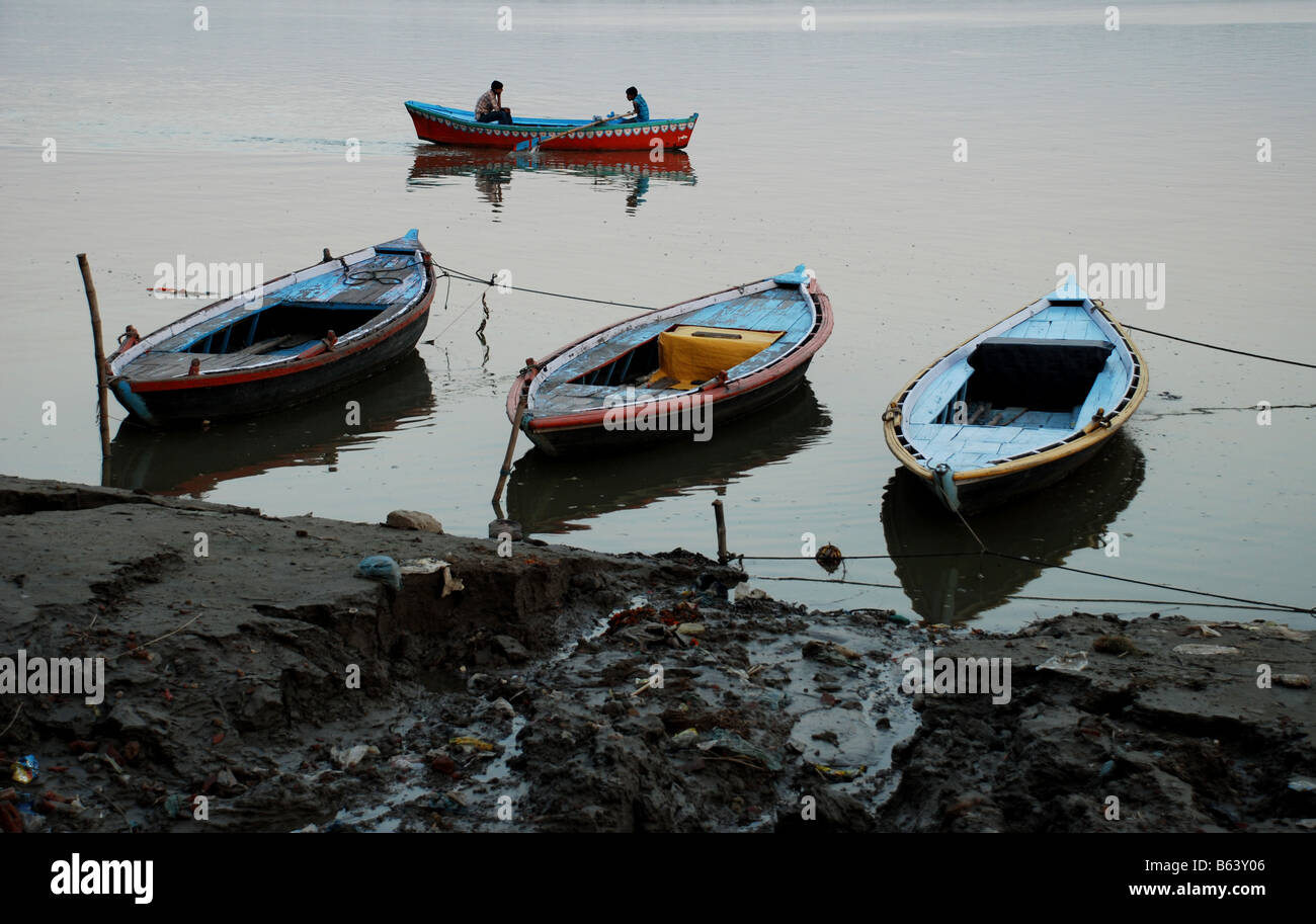 India boats hi-res stock photography and images - Alamy