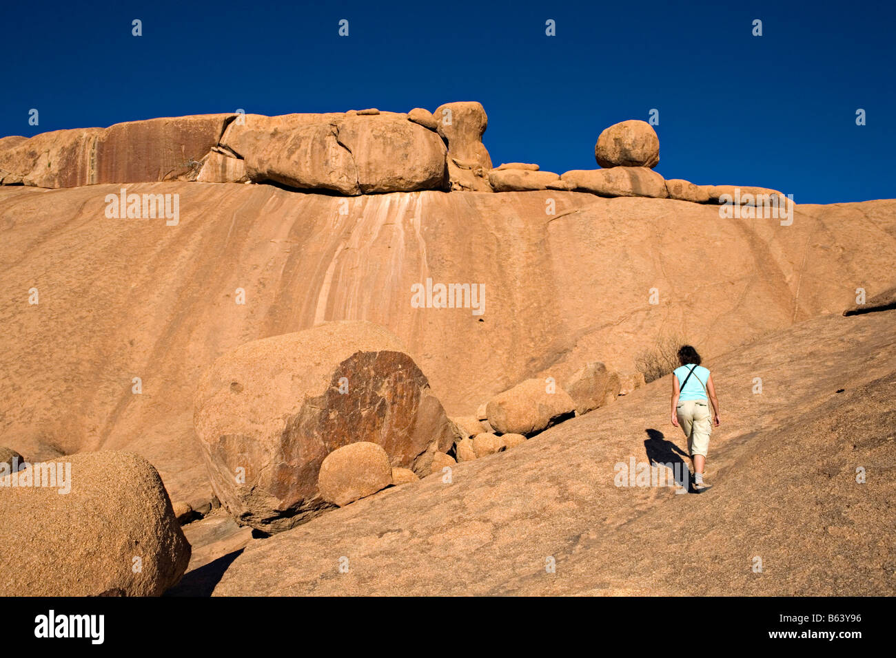 Climbing on granite inselbergs at Bushman Paradise Spitzkoppe Namibia ...