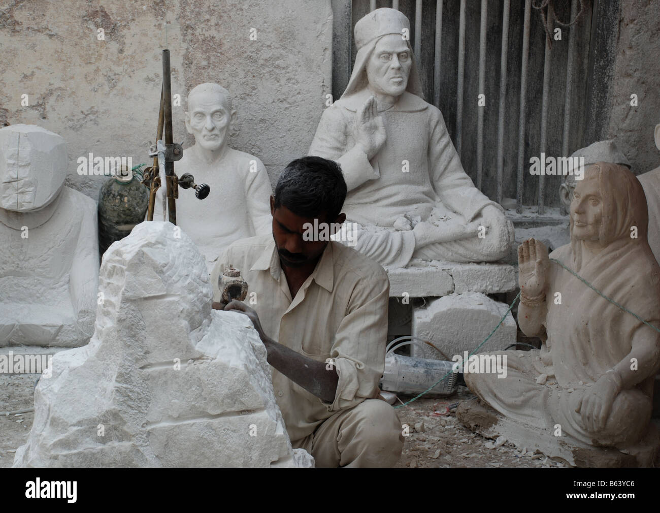 Man sculpting marble statues,Varanasi, India Stock Photo - Alamy
