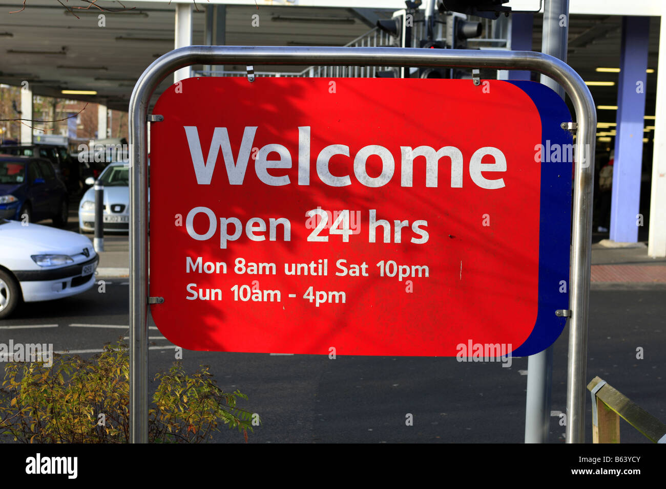 Welcome sign outside a famous brand supermarket Stock Photo - Alamy