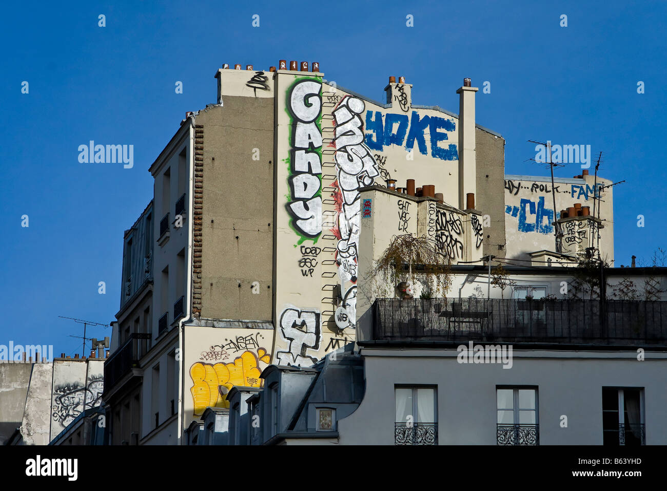paris europe building grafity Stock Photo - Alamy