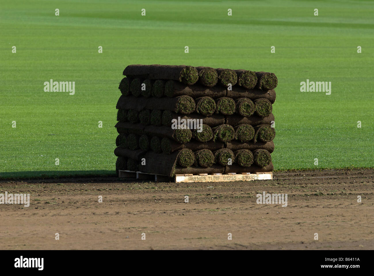Turf on pallet hi-res stock photography and images - Alamy