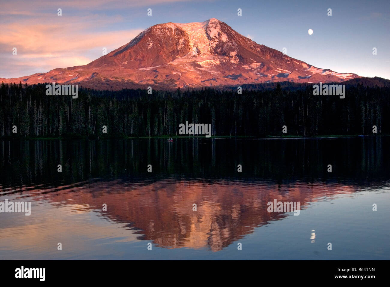 Mount adams takhlakh lake hi-res stock photography and images - Alamy