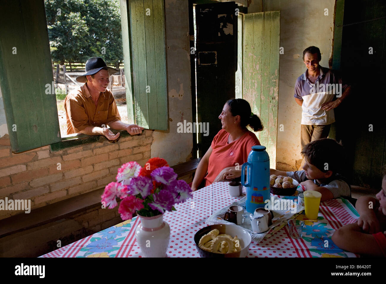 Farmer and family brazil hi-res stock photography and images - Alamy