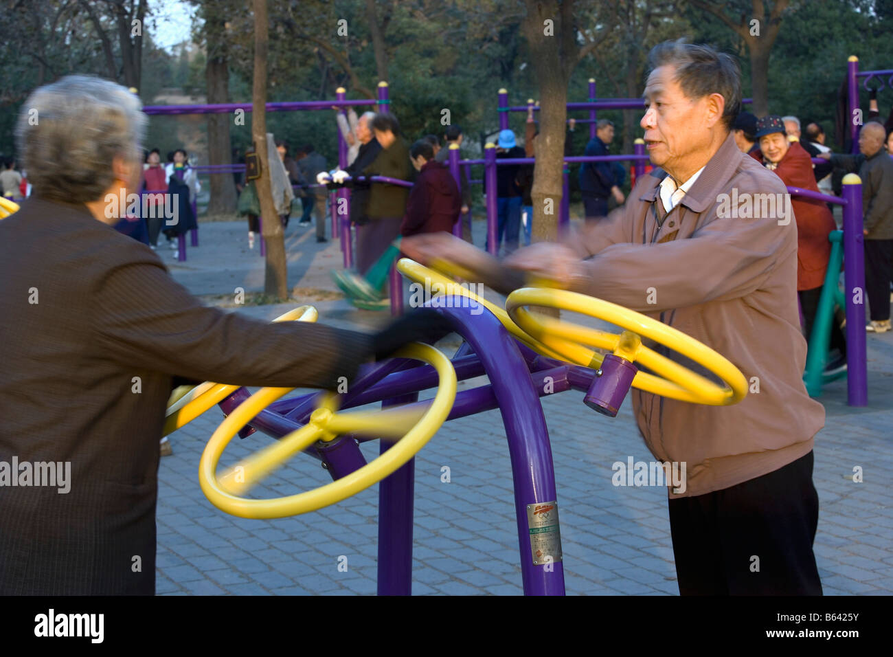 Chinese men doing exercise hi-res stock photography and images - Alamy