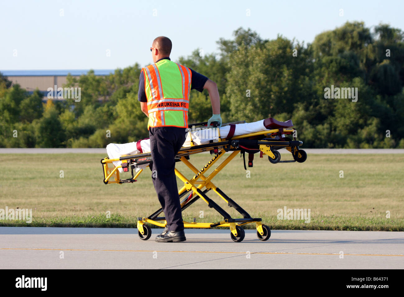 Waukesha Fire emt running with a cot to an emergency scene Stock Photo ...