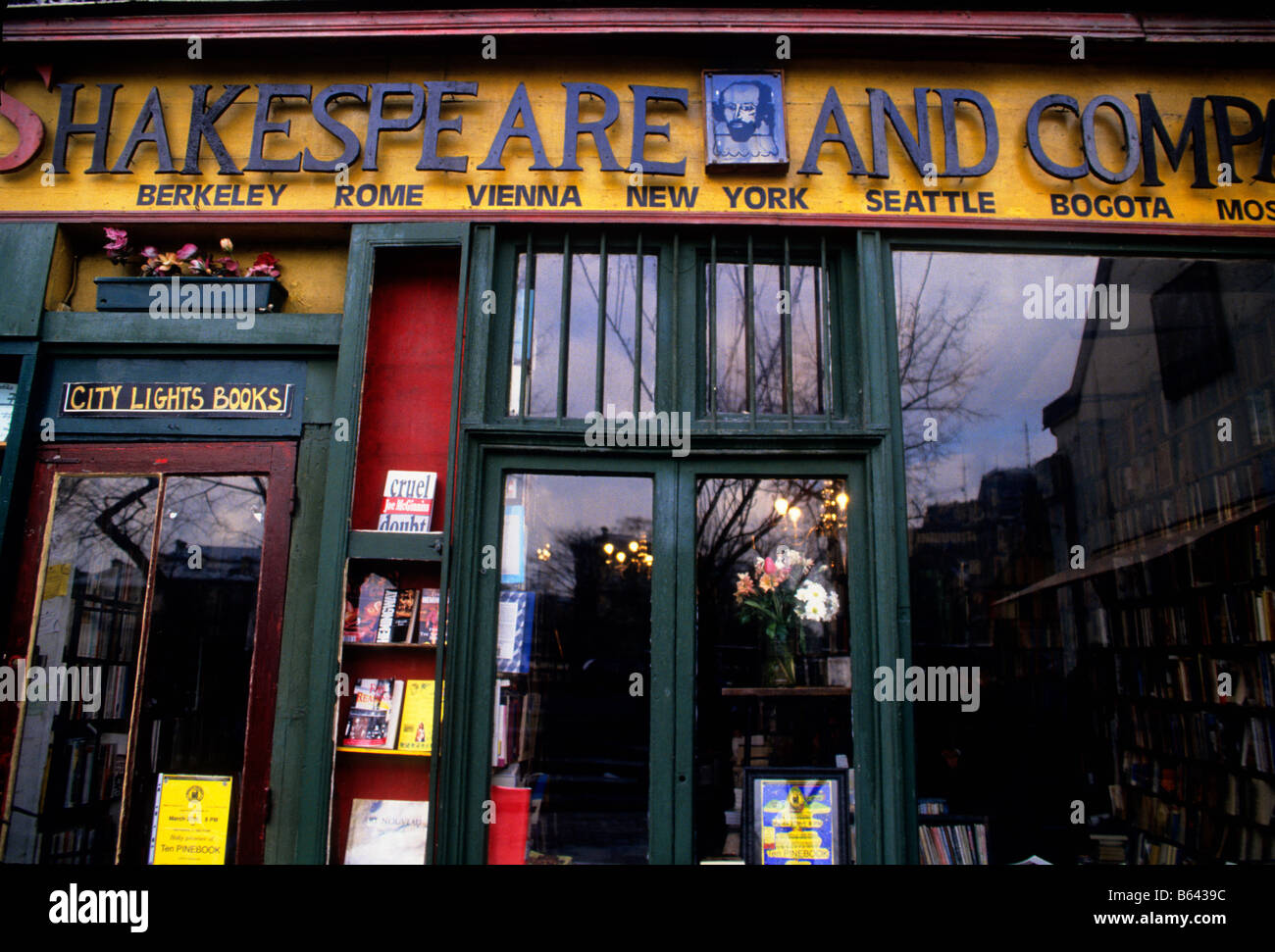 Shakespeare and co hi-res stock photography and images - Alamy