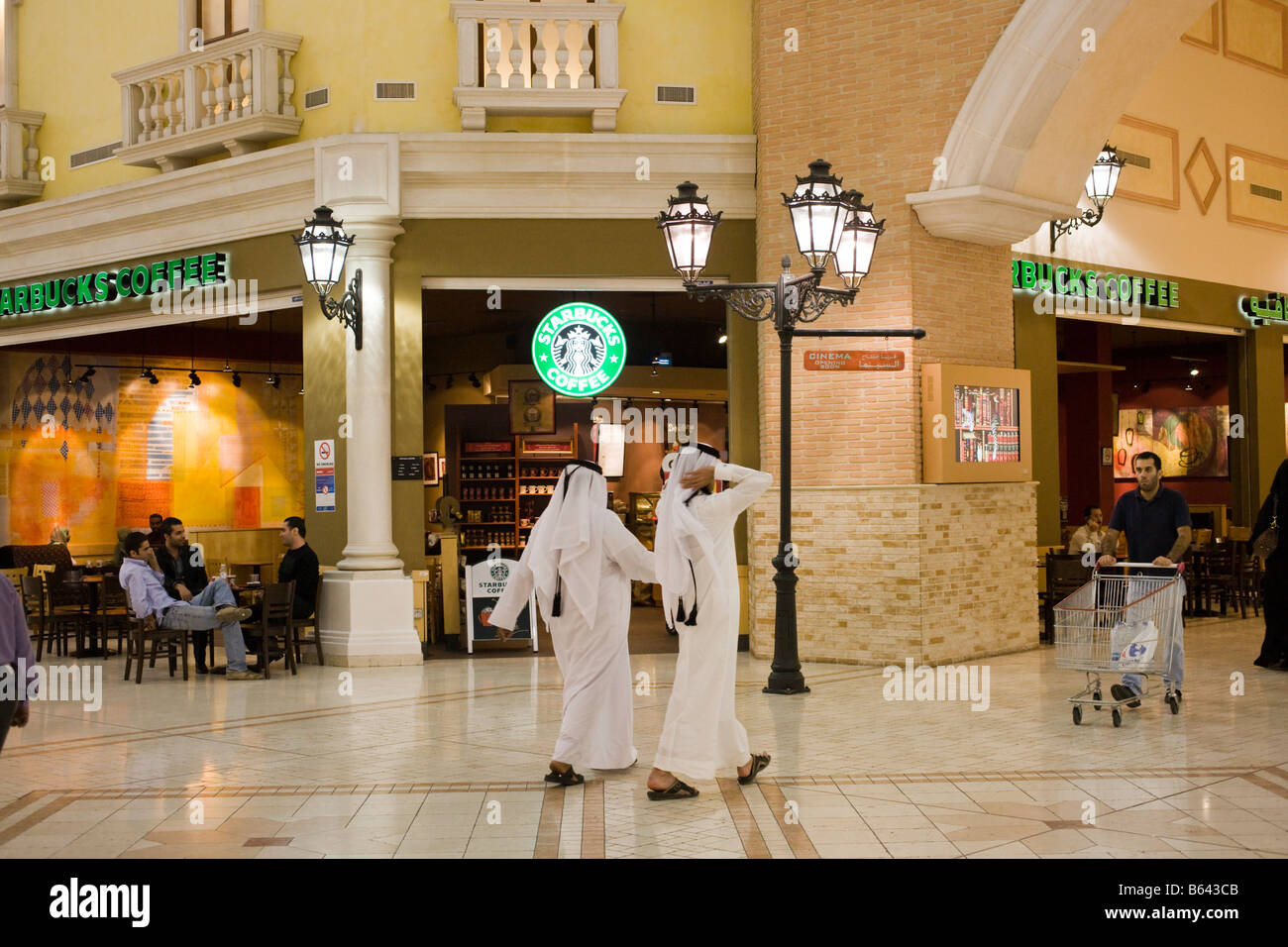 Starbucks, Villagio Mall, Doha, Qatar Stock Photo - Alamy