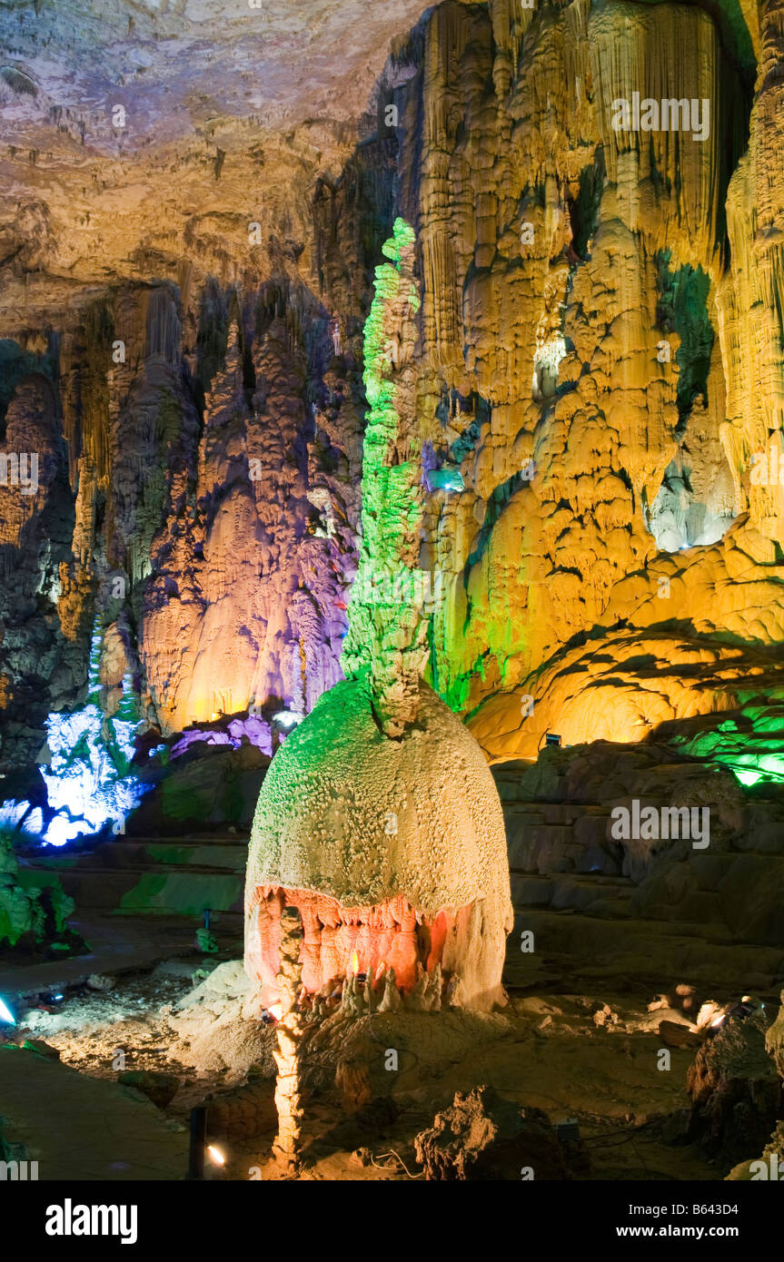 China cave guizhou province hi-res stock photography and images - Alamy