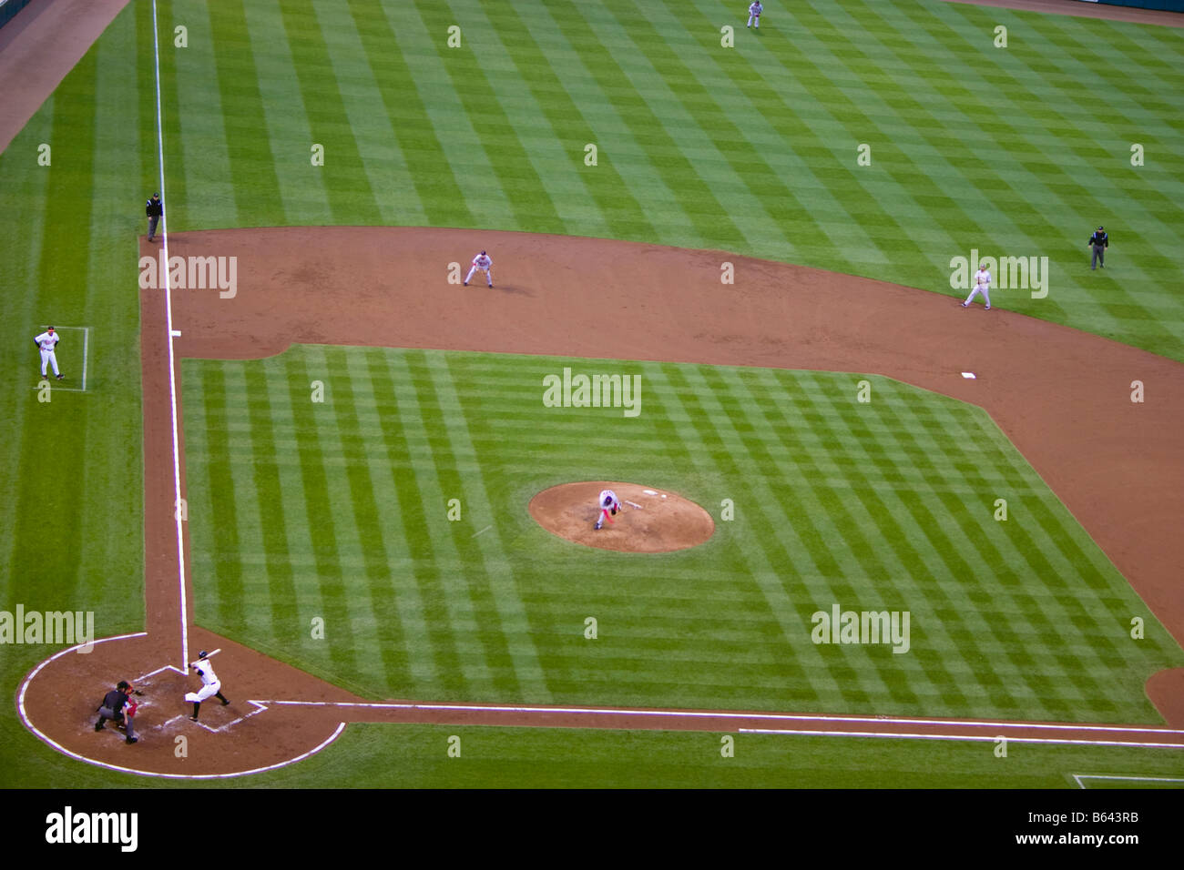 Baseball stadium outfield crowd hi-res stock photography and images - Alamy