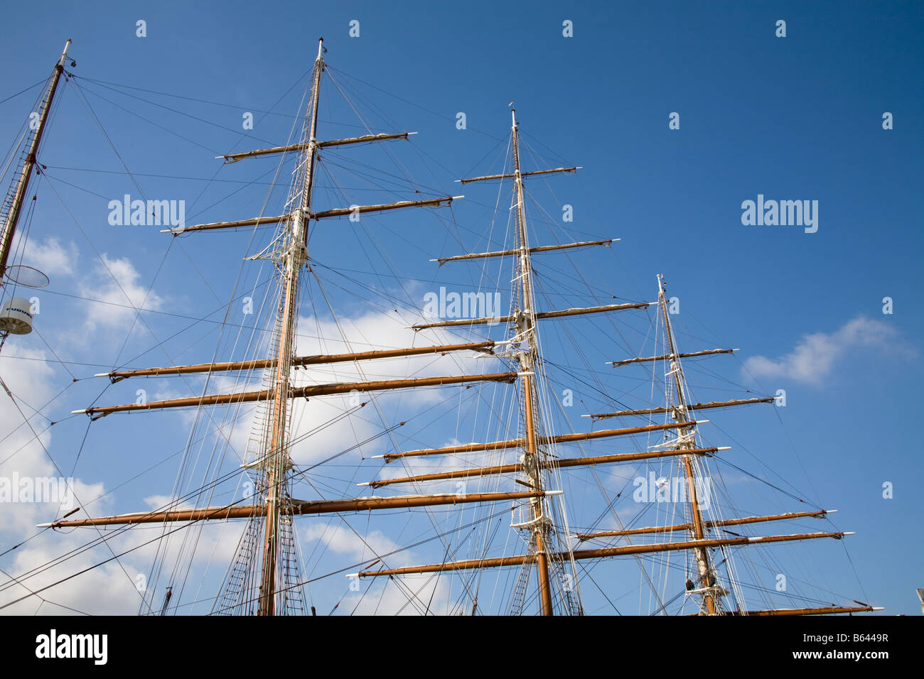 Ship sail yardarm hi-res stock photography and images - Alamy