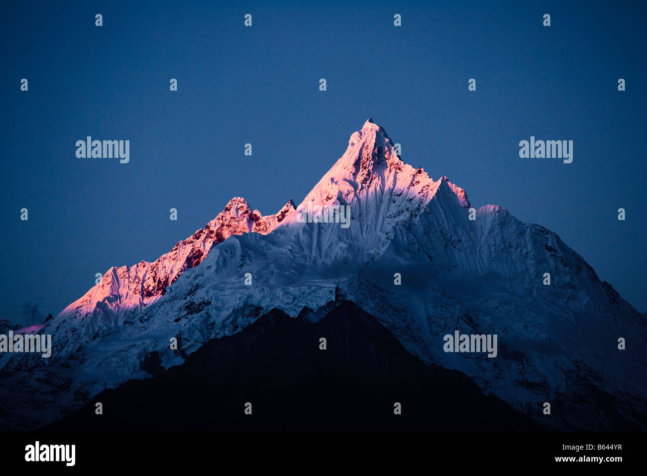 Dawn on the holy peak Kawa Karpo (6740 m), Feilaisi, Yunnan, China ...
