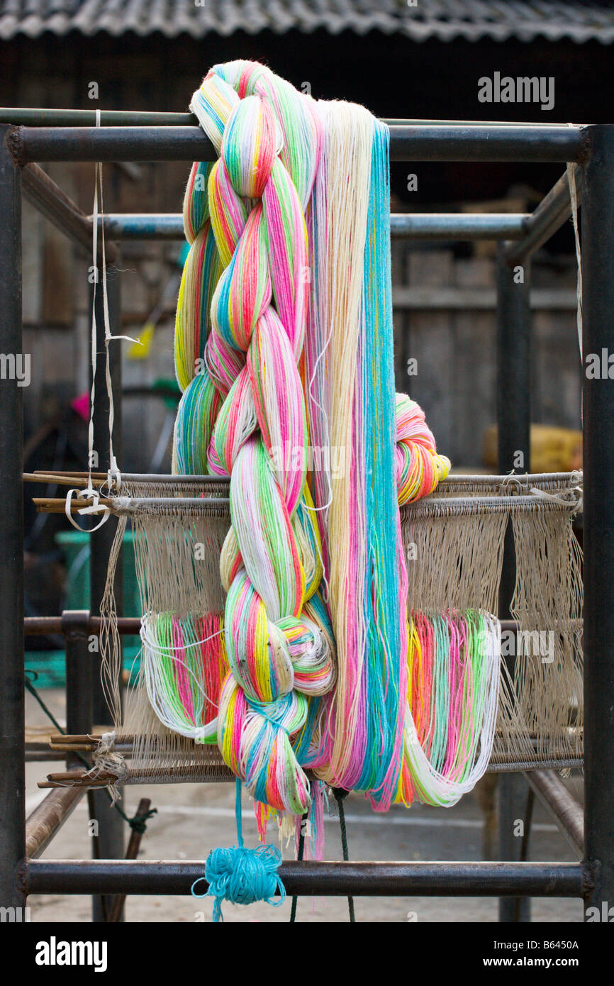 Chinese weaving loom hi-res stock photography and images - Alamy