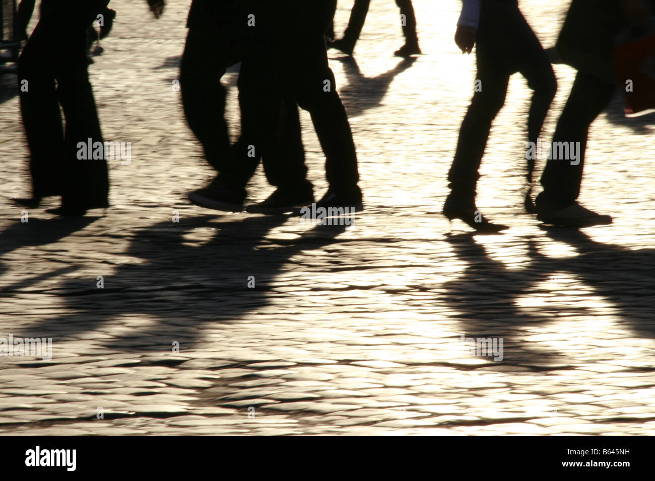 Lots of feet walking hi-res stock photography and images - Alamy