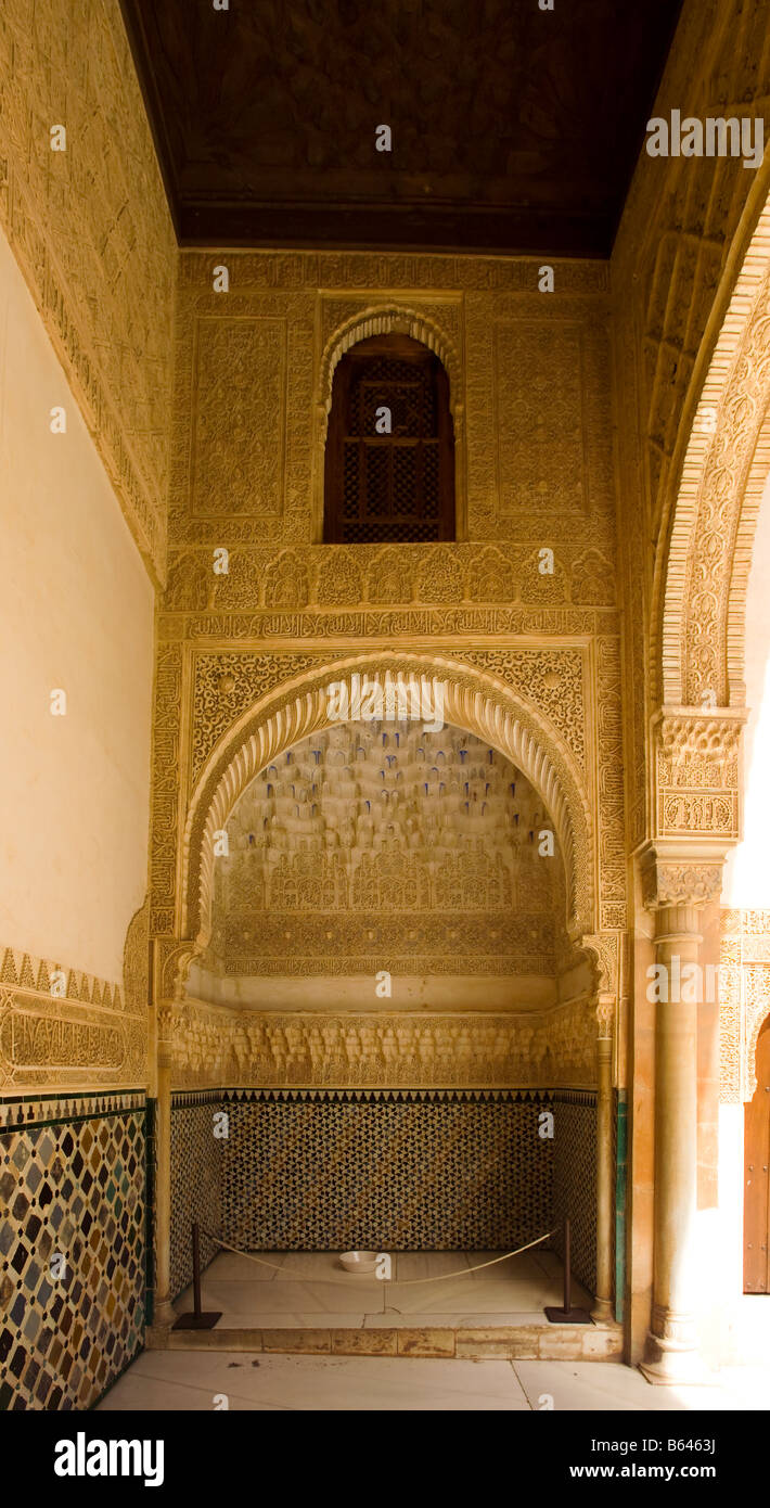 Alhambra tiles hi-res stock photography and images - Alamy