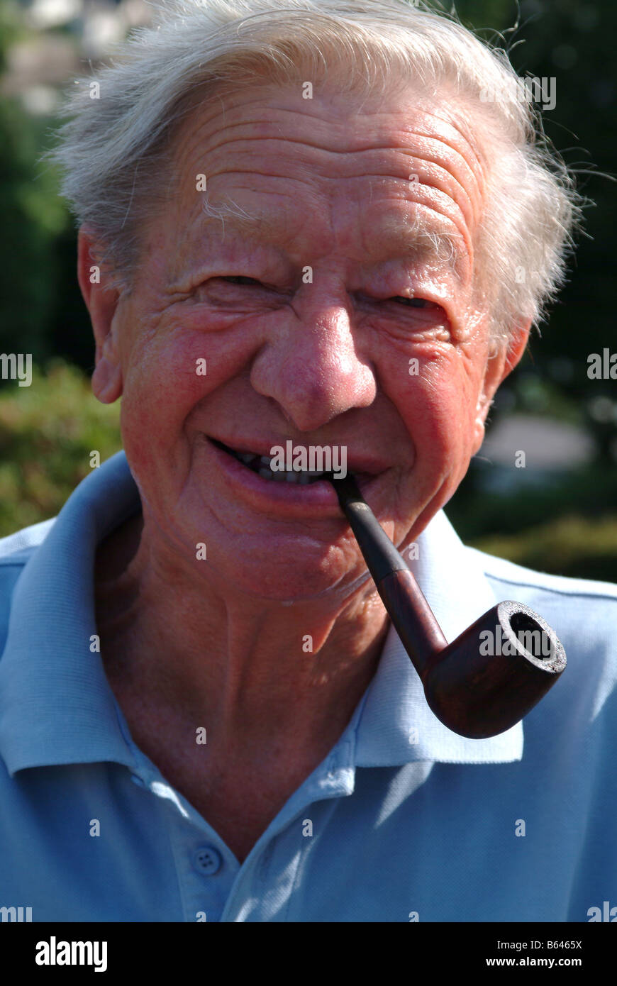 Pipe elderly man smoking caucasian hi-res stock photography and images ...