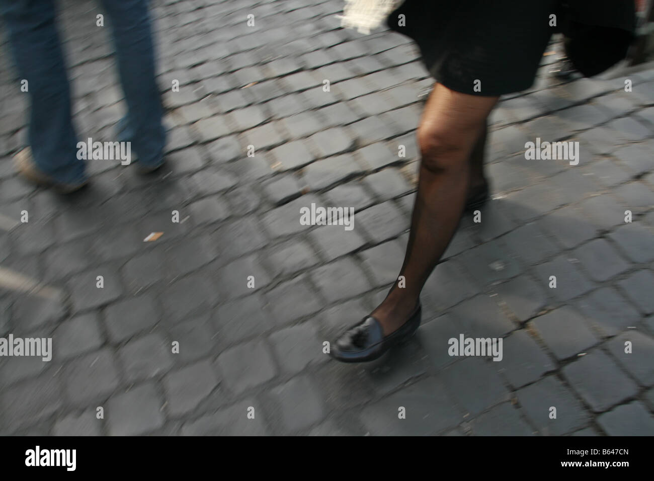 Feet movement crowd street hi-res stock photography and images - Alamy
