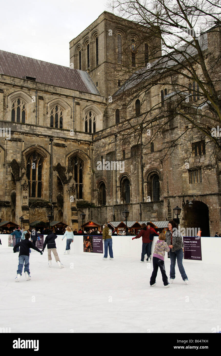 Winchester cathedral visitor centre hi-res stock photography and images ...