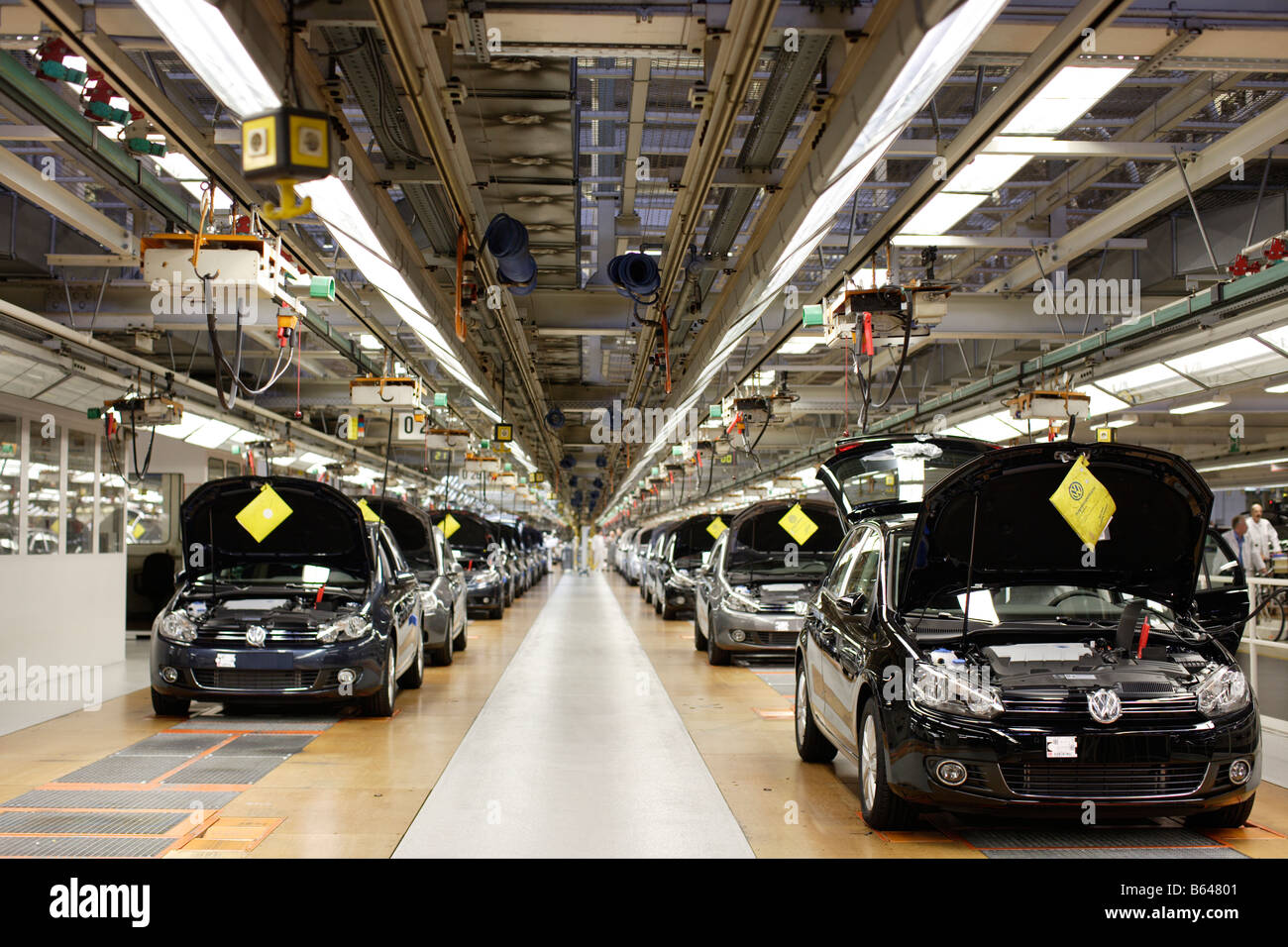 Volkswagen car factory production line hi-res stock photography and ...