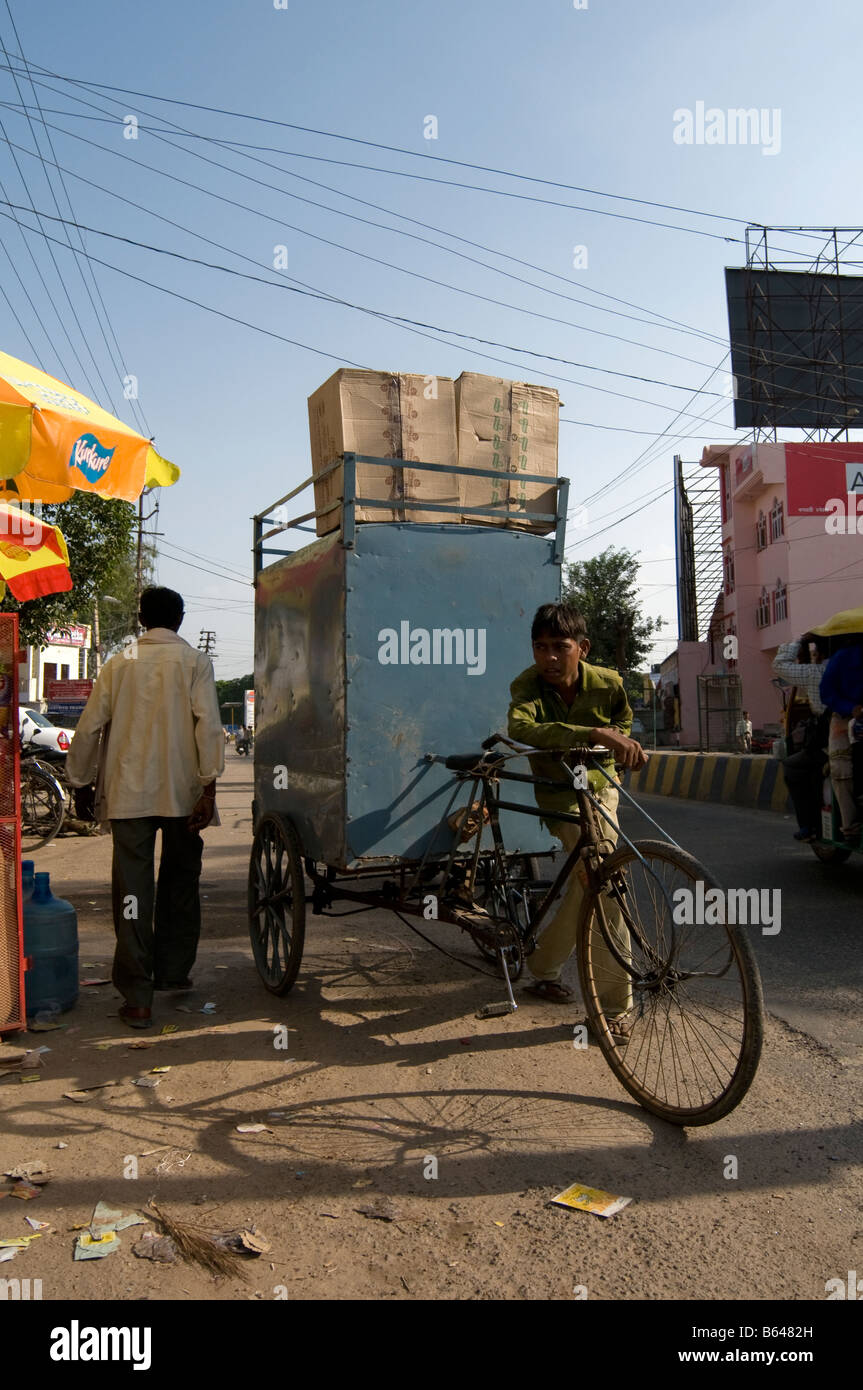 Busy agra street scene uttar hi-res stock photography and images - Alamy