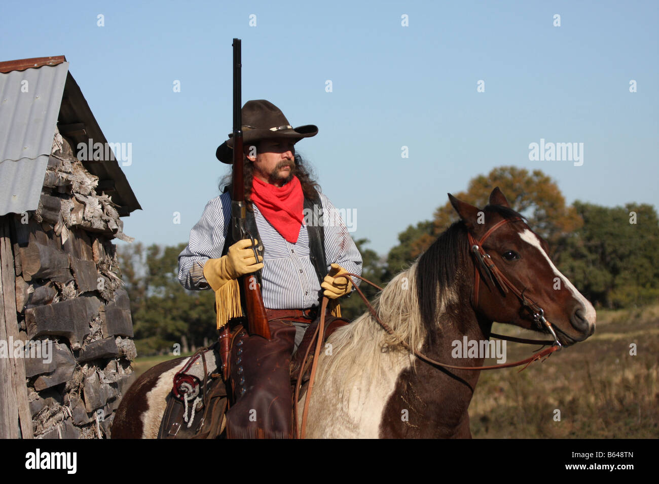 Cowboy with rifle hi-res stock photography and images - Alamy