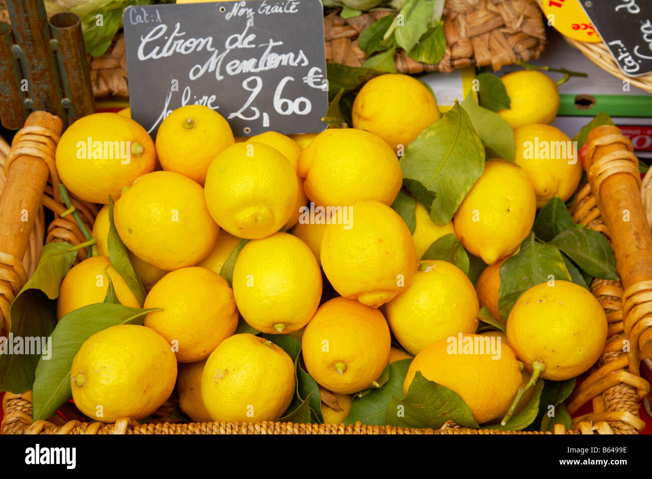 Squeezed fresh lemons hi-res stock photography and images - Alamy