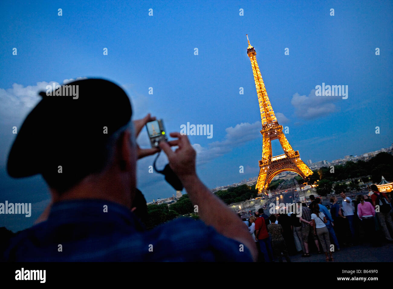 France, Paris, Eiffel Tower, Dusk, Man taking picture Stock Photo - Alamy