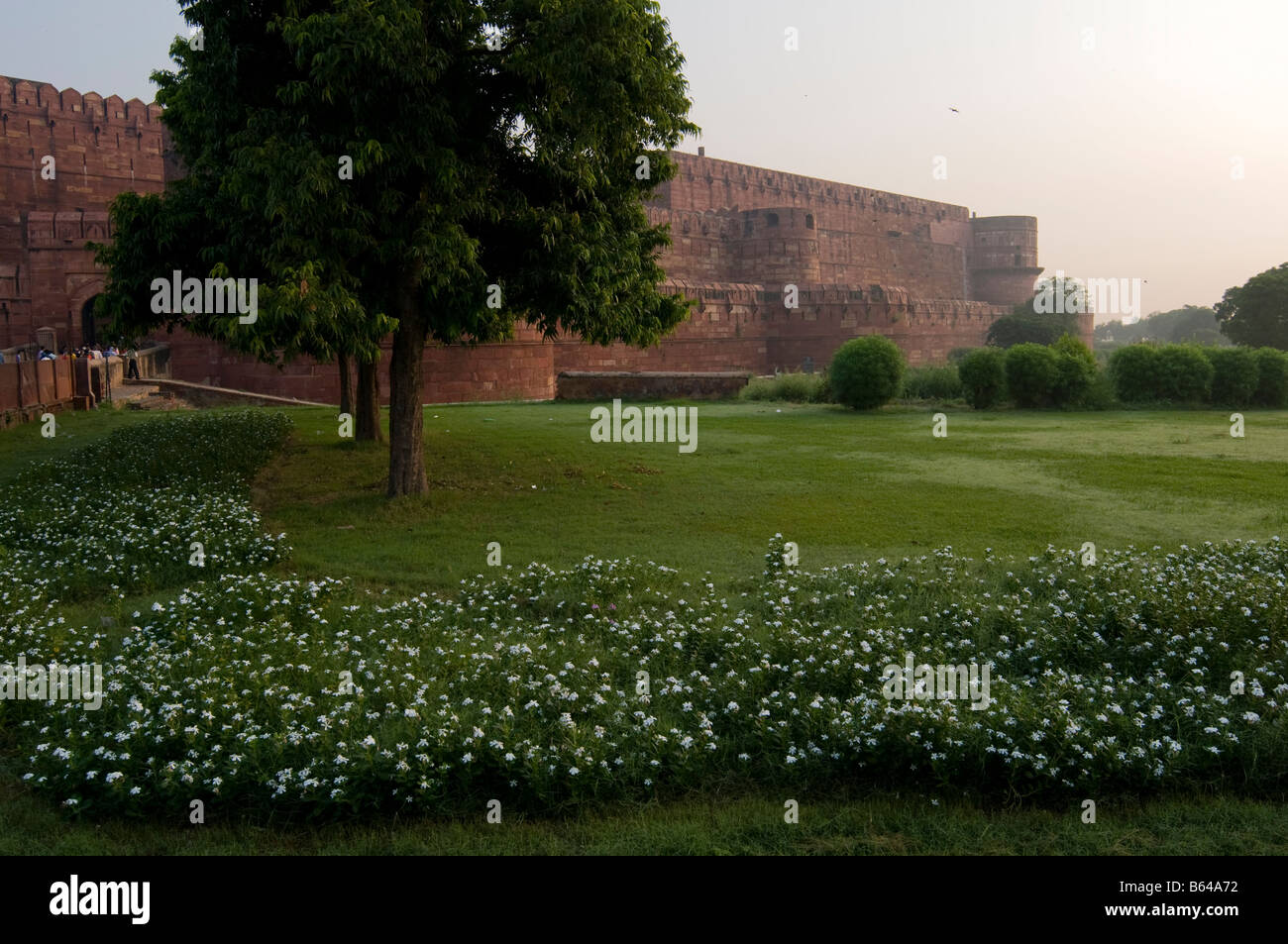 The Red Fort, built by the Moghul emperor Akbar, Agra, Uttar Pradesh ...