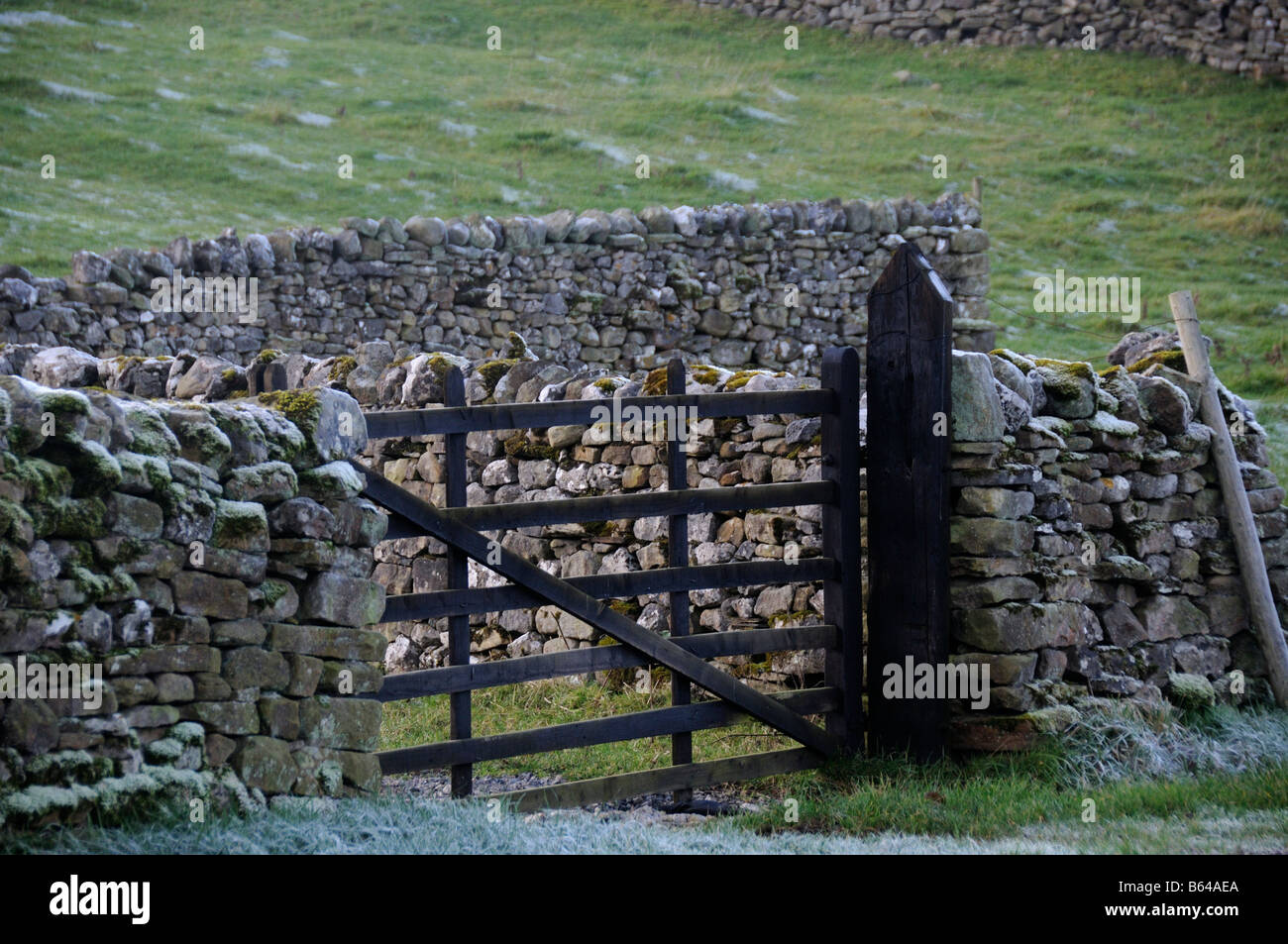 Wooden Six Bar Gate in Dry Stone Wall Stock Photo - Alamy