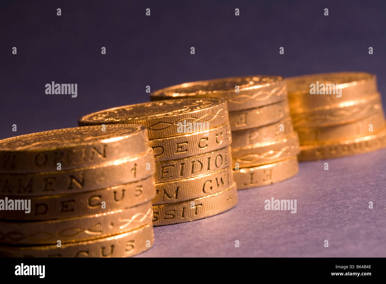 Array of £1 coins Stock Photo - Alamy