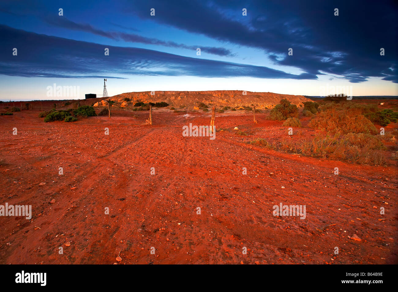 Dam track hi-res stock photography and images - Alamy