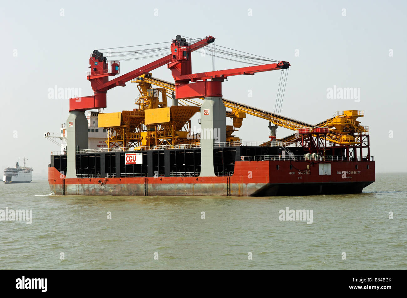 Ship cargo transfer hi-res stock photography and images - Alamy
