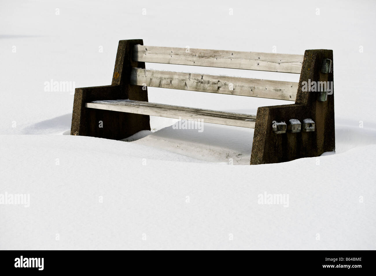 Park bench in snow Stock Photo - Alamy