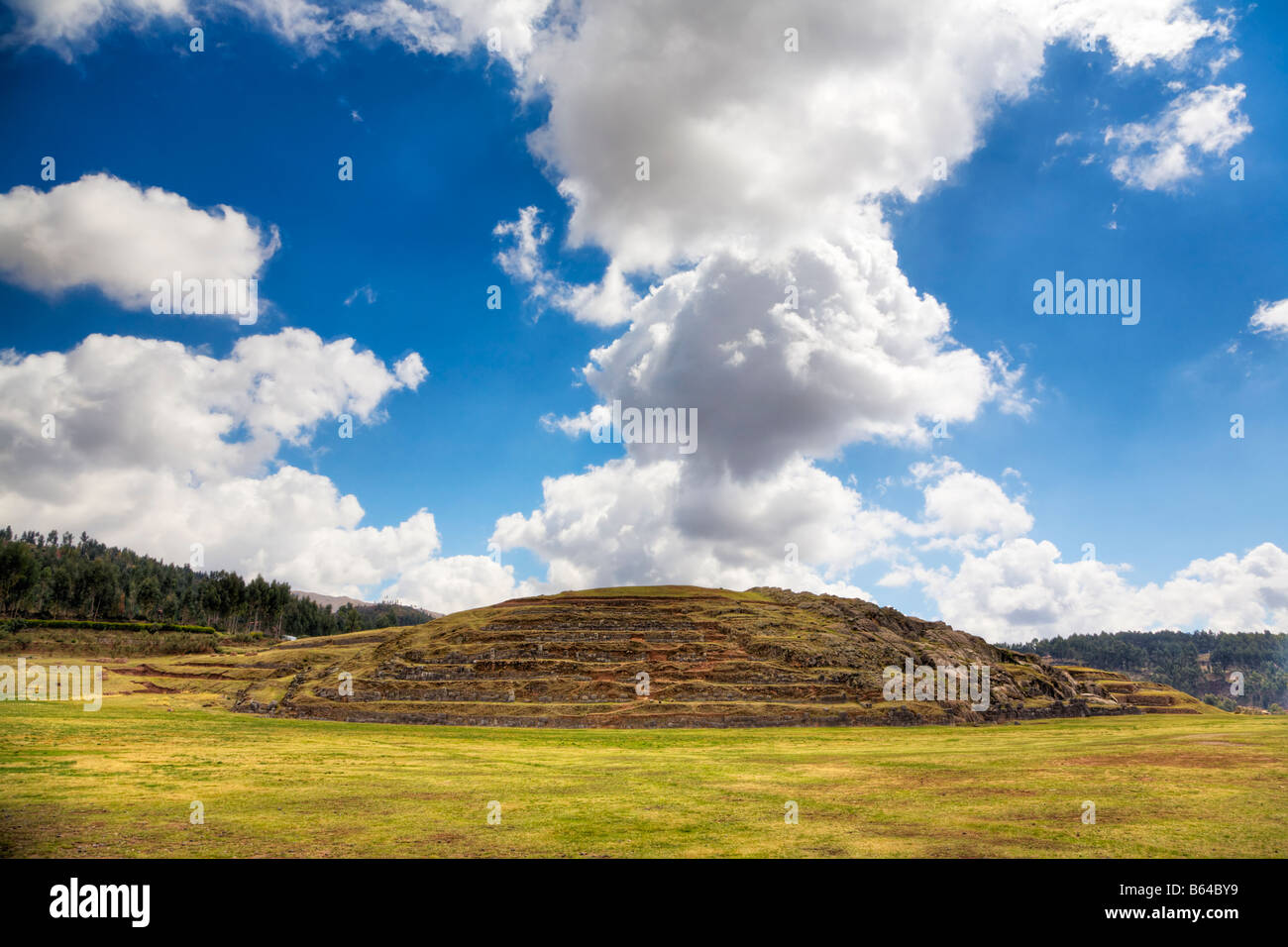 Terrace hill at the fortress of Sacsayhuaman Stock Photo - Alamy