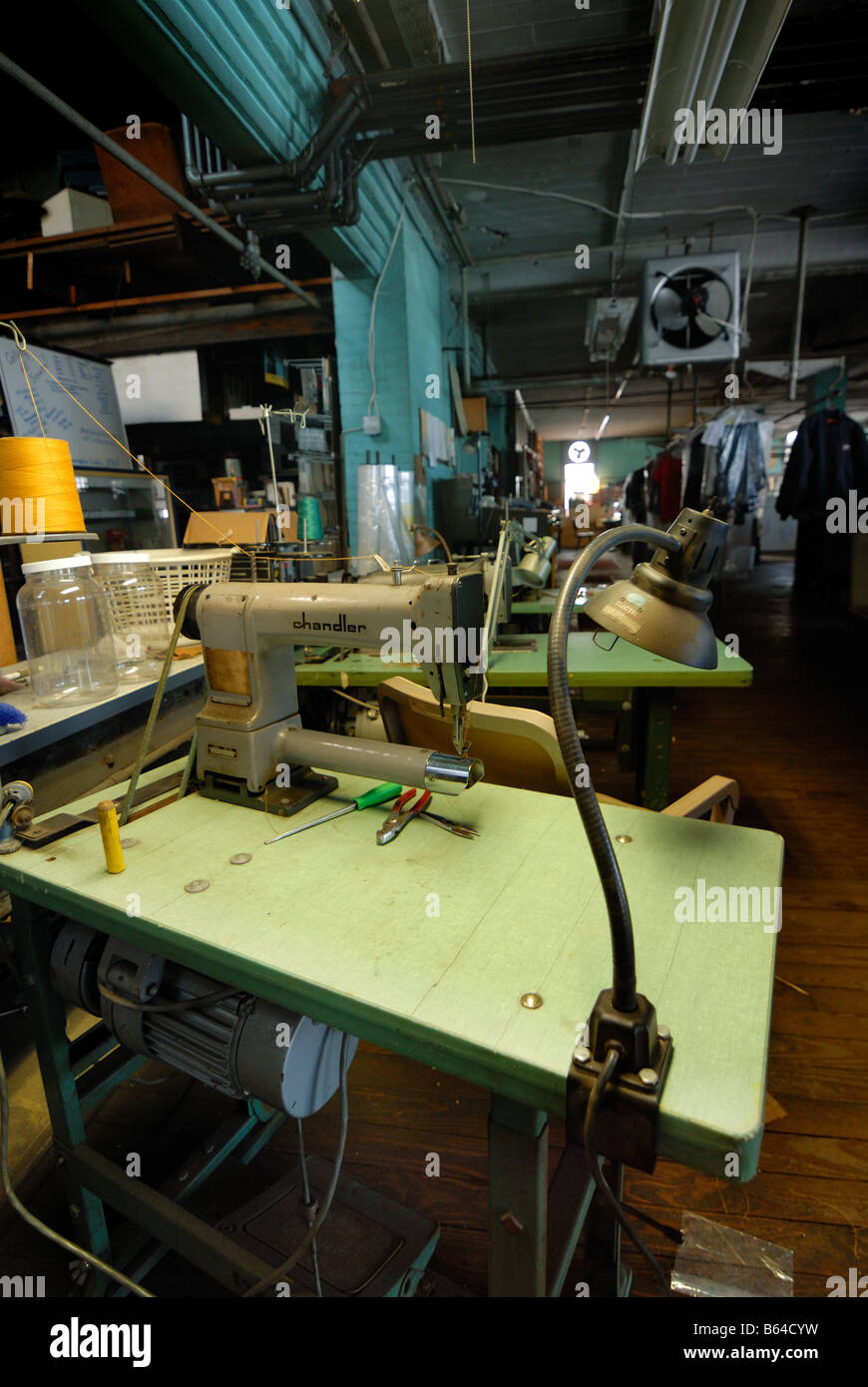 Old sewing machines hi-res stock photography and images - Alamy