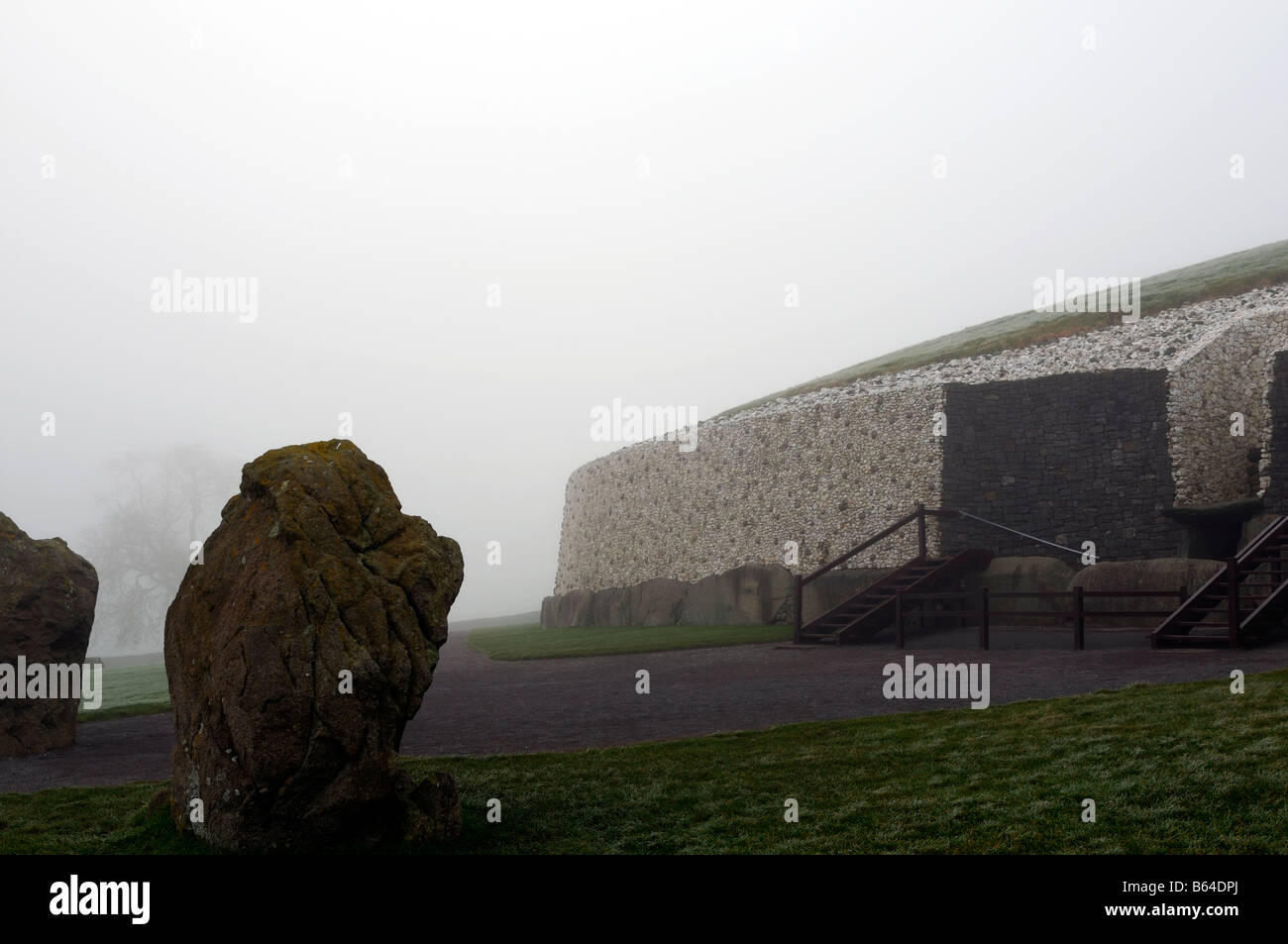 Newgrange tomb winter hi-res stock photography and images - Alamy