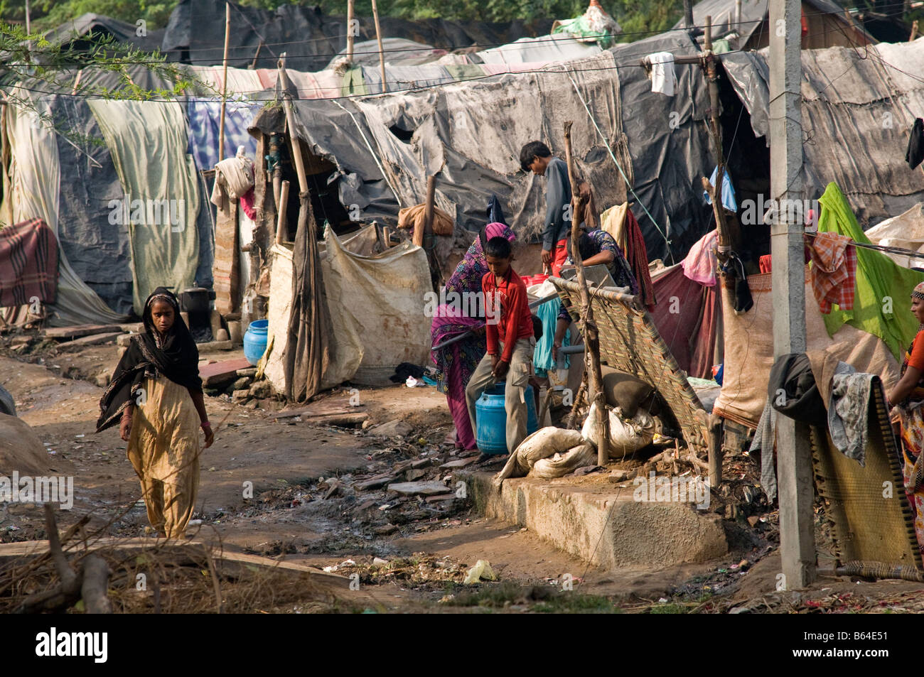 Slums in Agra. Uttar Pradesh. India Stock Photo - Alamy