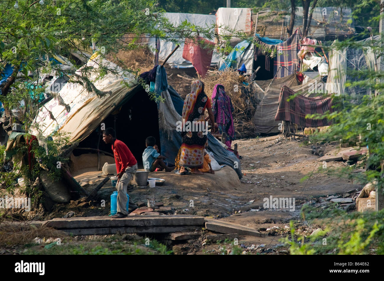 India slums child hi-res stock photography and images - Alamy