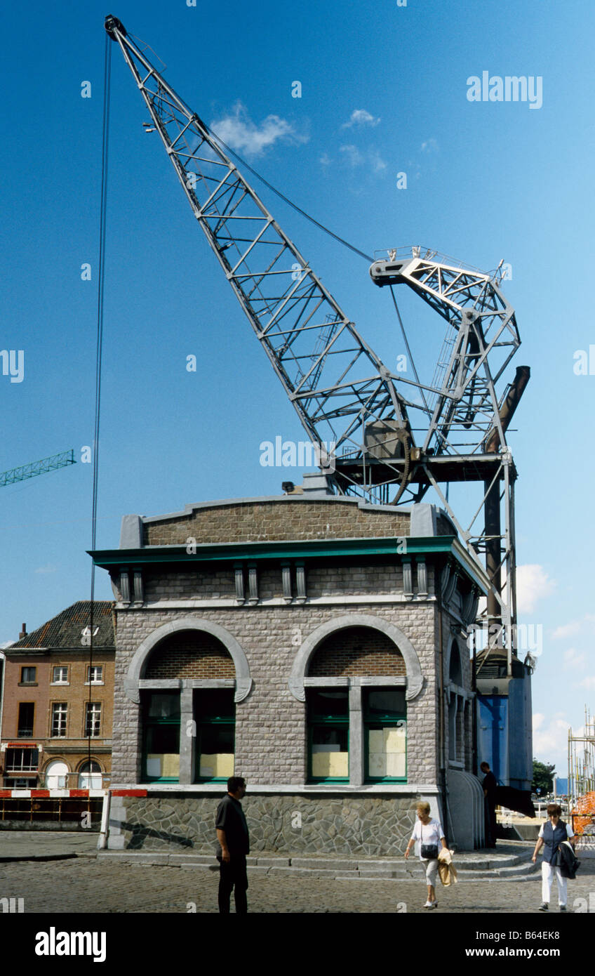 Preserved dockside building and crane antwerp hi-res stock photography ...