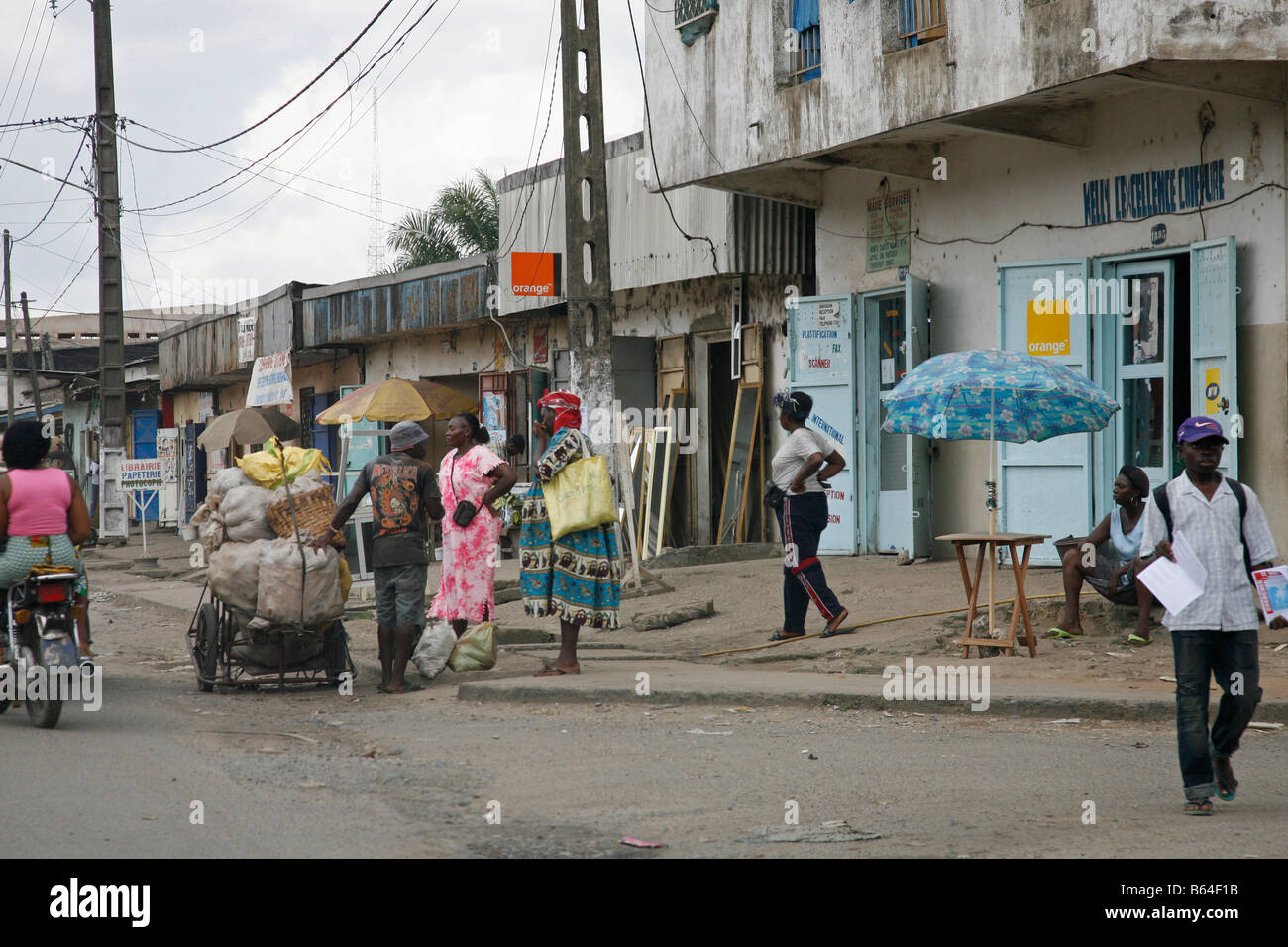 Cameroon people street hi-res stock photography and images - Alamy