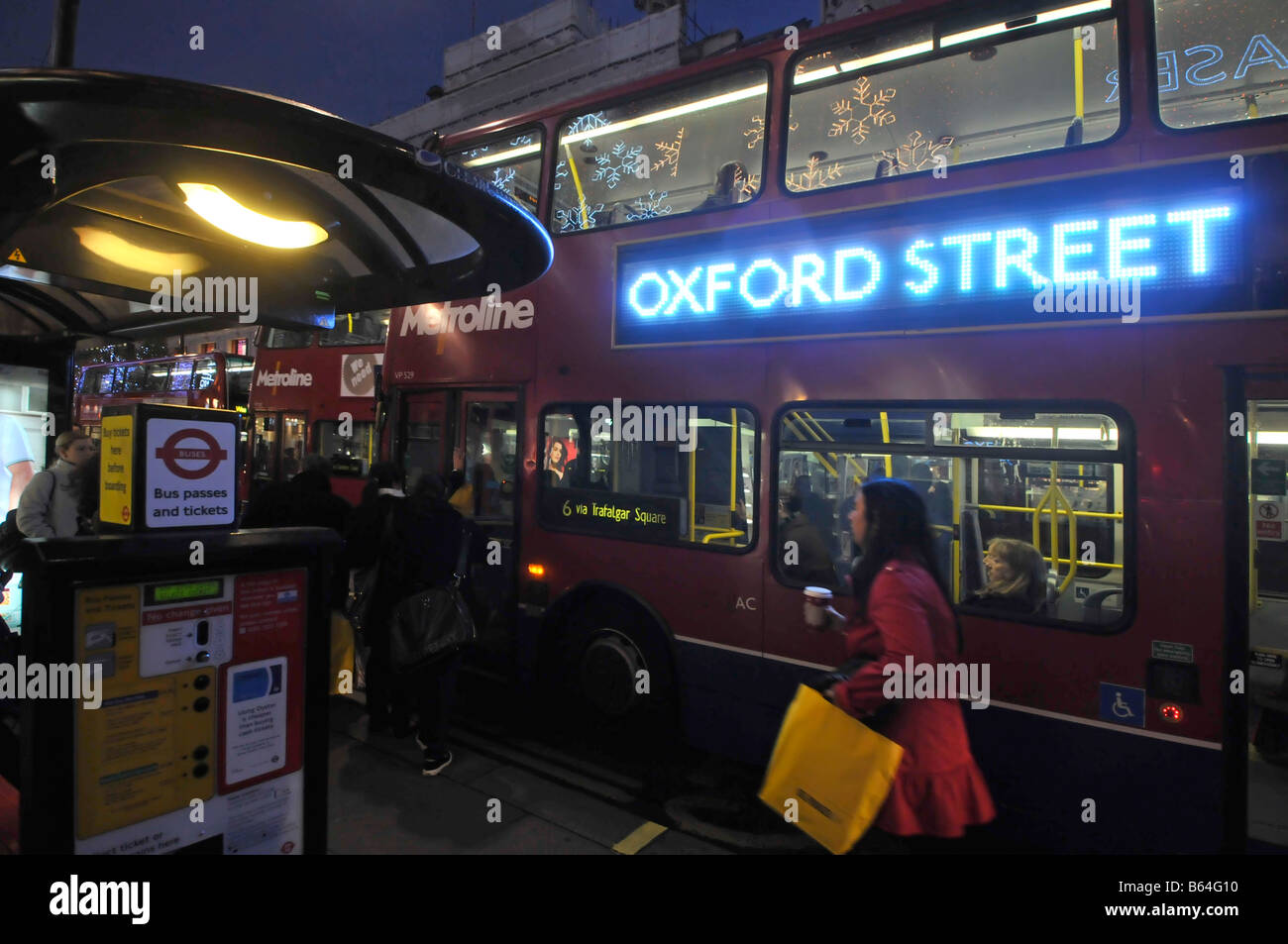 London bus stop advertising hi-res stock photography and images - Alamy