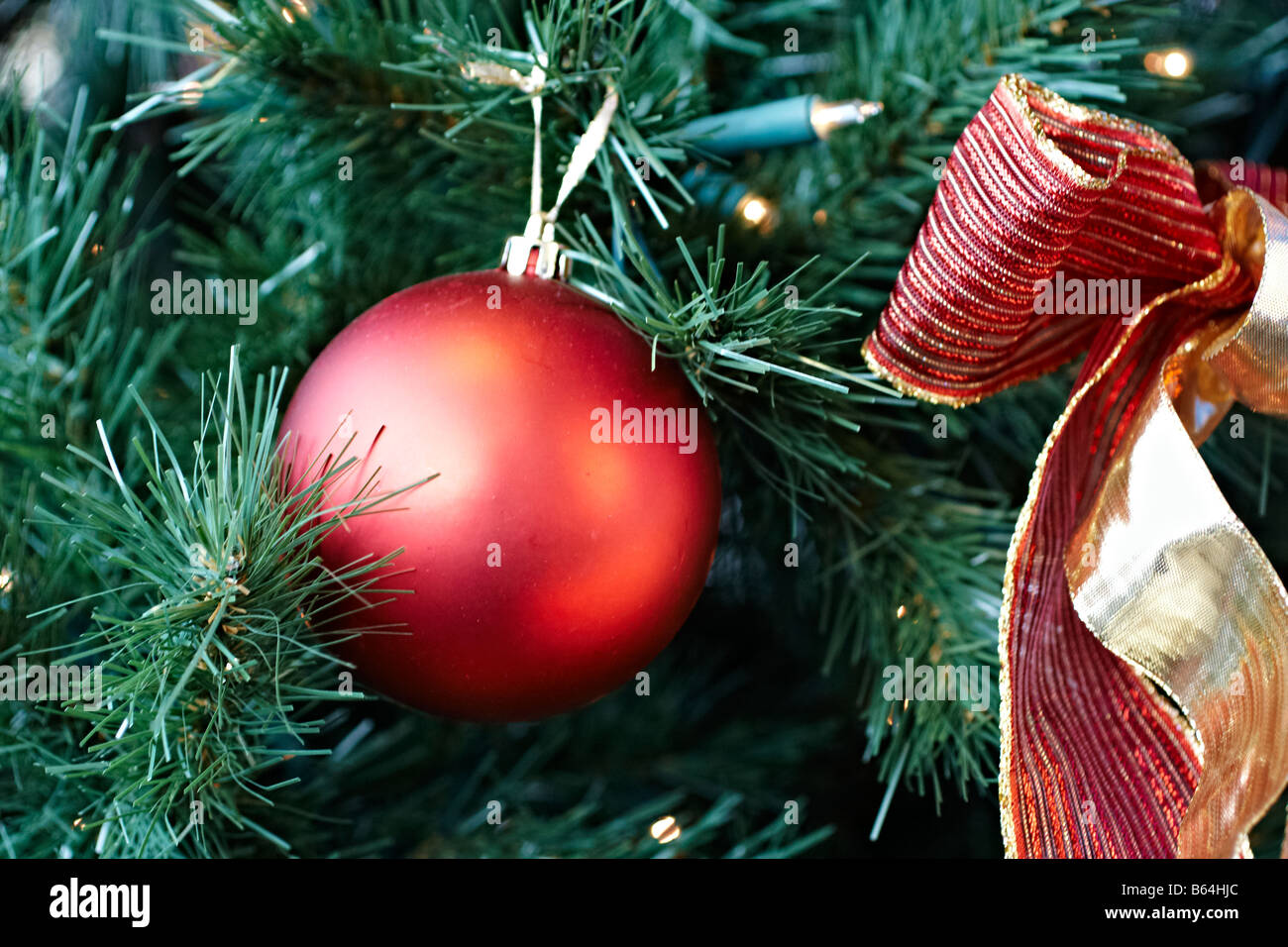 Christmas red globe hi-res stock photography and images - Alamy