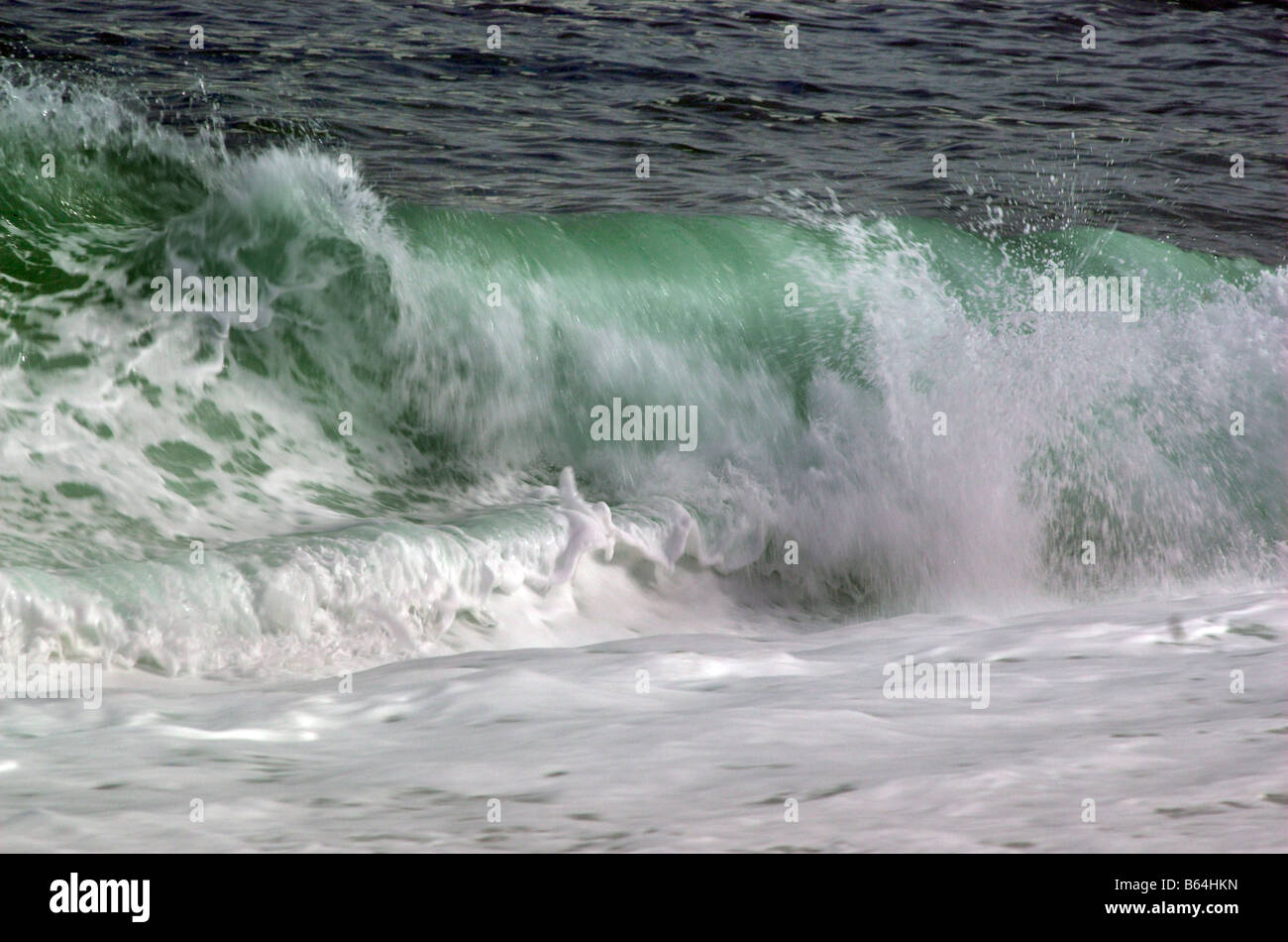 Wave crashing on beach hi-res stock photography and images - Alamy